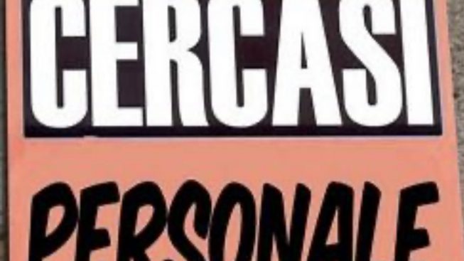 L’annuncio delle polemiche: “Cercasi commessa anche se di colore…”. E ...