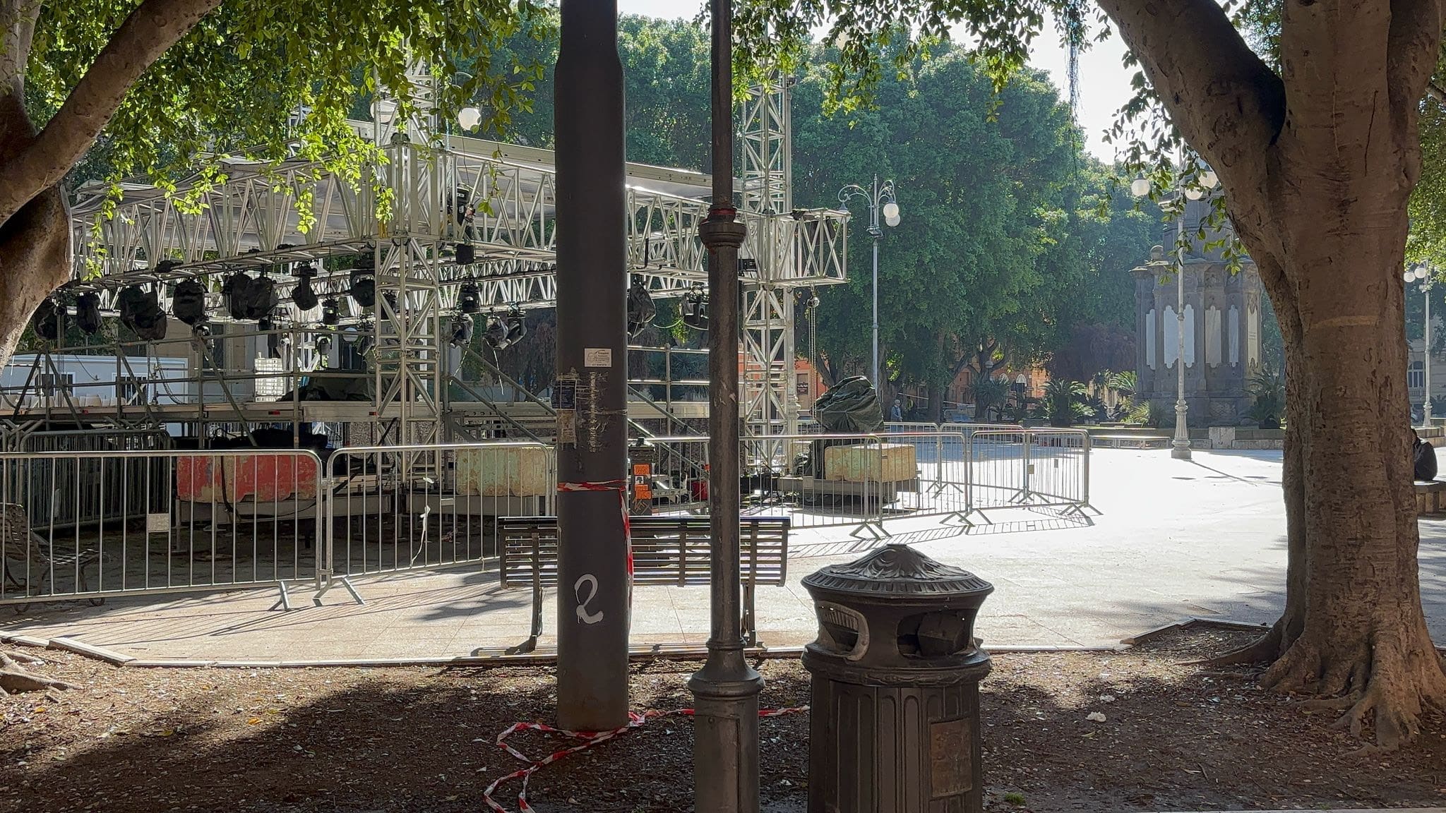 Inferno piazza del Carmine: torna la paura dopo la nuova aggressione con furto di monopattino ...