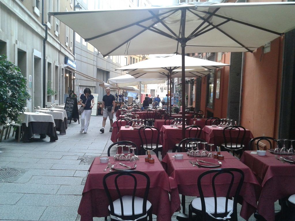 Stop ai gazebo in piazza Yenne, mai più tavolini in piazza S.Sepolcro ...