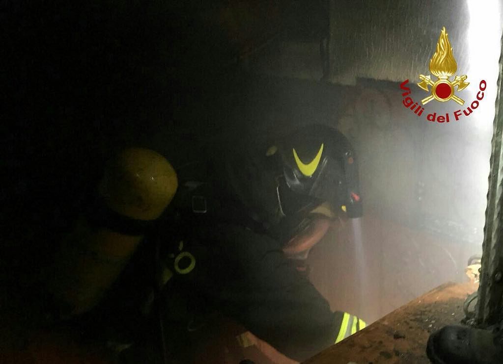 Pirri, paura per un incendio in uno scantinato: salvato un cane ...