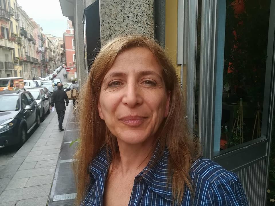 Cagliari, i timori della fioraia Francesca: “Via Azuni pedonale? Per me ...