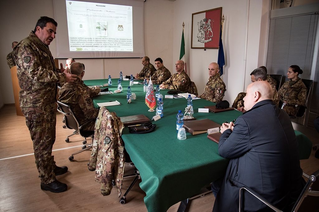 il-generale-andrea-di-stasio-illustra-gli-scopi-delloperazione.jpg ...