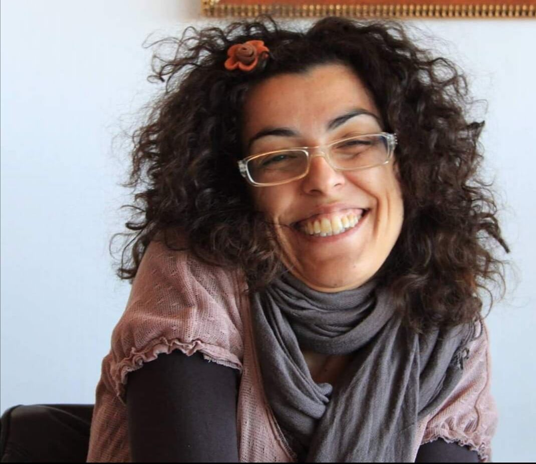 "Non sclero, sorrido e vivo": Stefania Calvisi di Nuoro conquista tutti ...